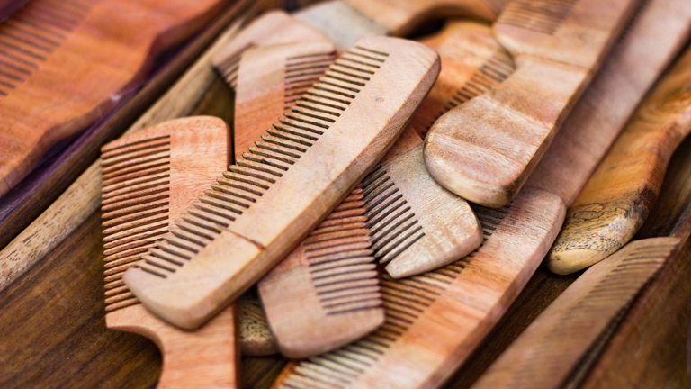Can a Birthing Comb Distract You From Labour Pain?