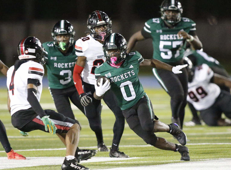 Speedy Ford 'Mustang' highlights local contingent of FIU's 2026 early ...