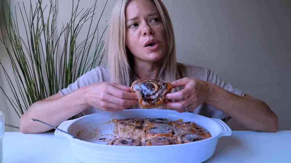 Super Easy Viral Hack to Make Cinnabon Cinnamon Rolls at Home!