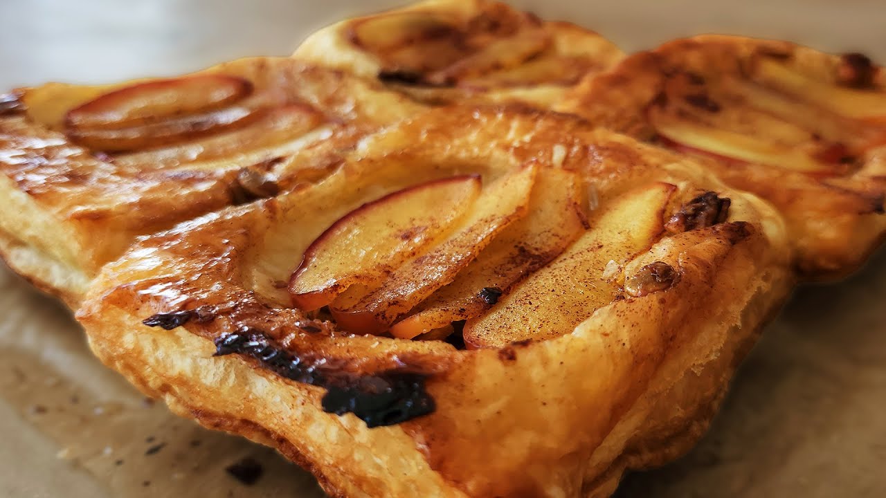 Crispy upside-down apple puff pastry (5-minute prep!)