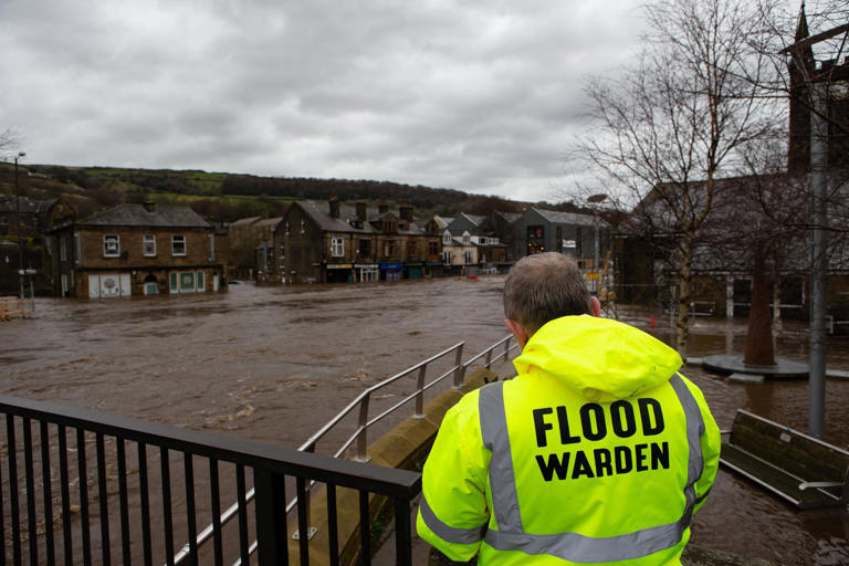 Flood alert for River Calder lifted following dry morning in Halifax ...