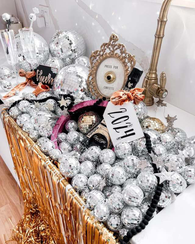 21 New Years Decorating Ideas to Ring in 2026