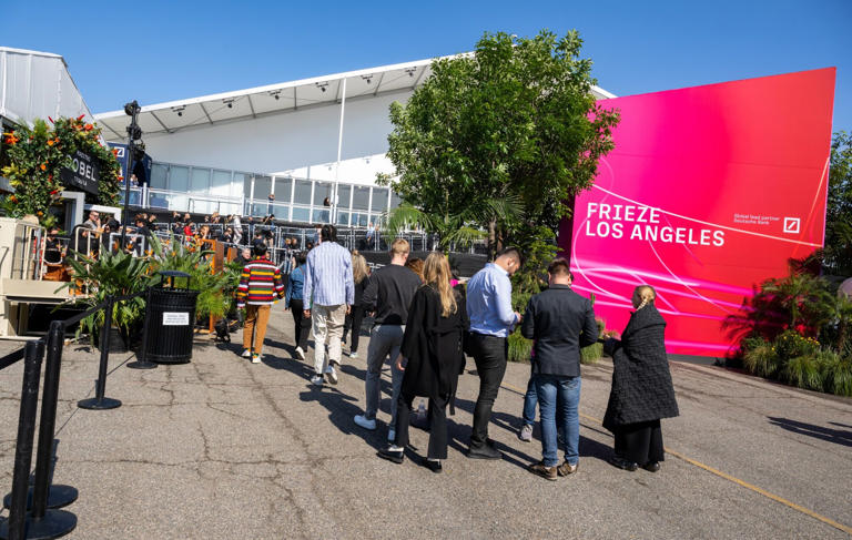 Tiger Global Alum’s Firm Bets on Prying People Off Their Screens