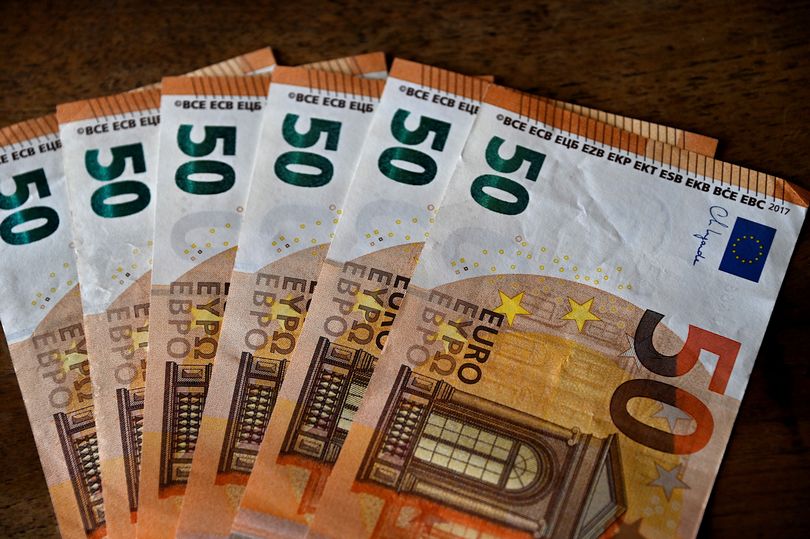 Parents to receive early cash boost next month due to child benefit ...