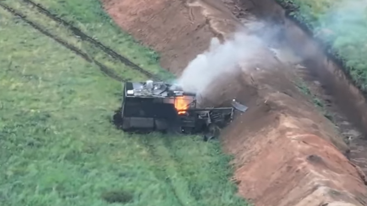 How Ukraine Cracked Russian Turtle Tank Armor In One FPV Strike