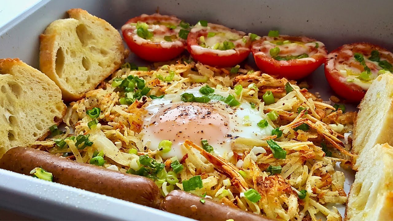 Egg, hash browns & tomatoes in one pan! | Easy sheet pan breakfast platter