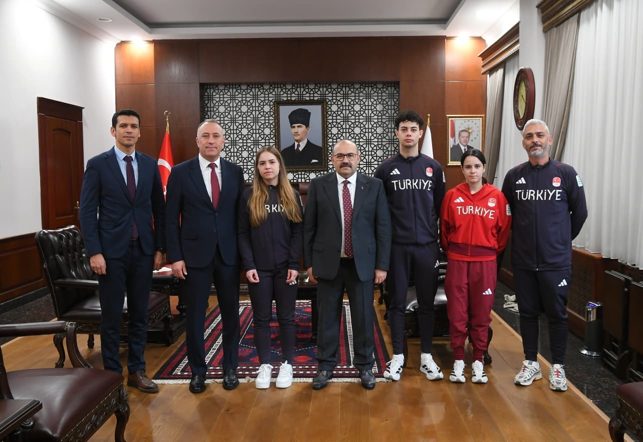 Riyad 2025’te başarılı olan sporculara Vali Ustaoğlu’ndan tebrik