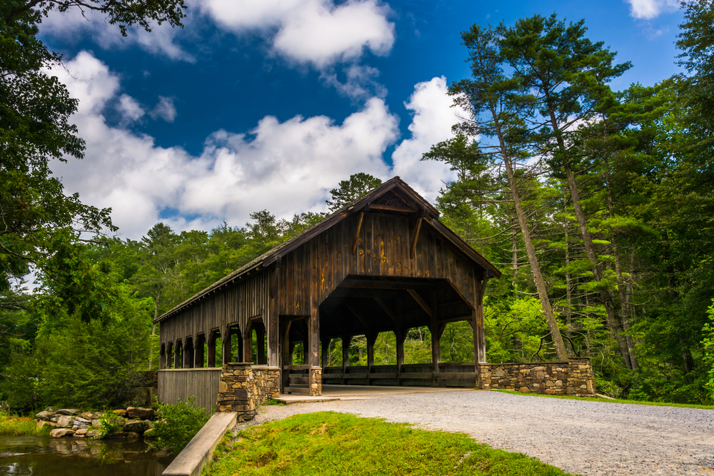 14 waterfall towns across the US with incredible natural surroundings