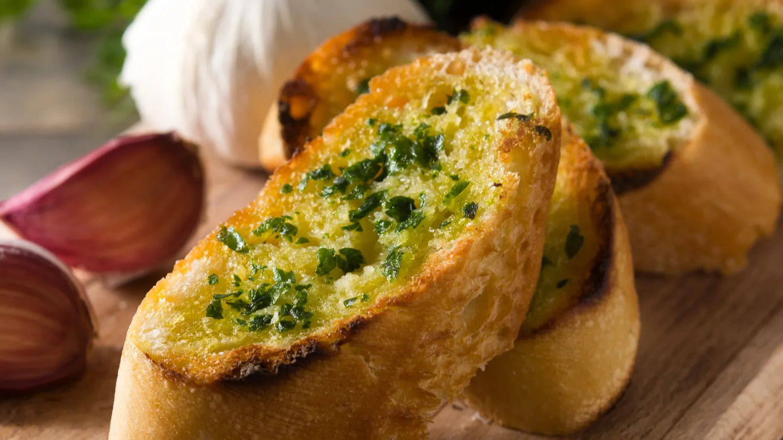 Wondering why your garlic bread never turns out right? Here are the 11 ...