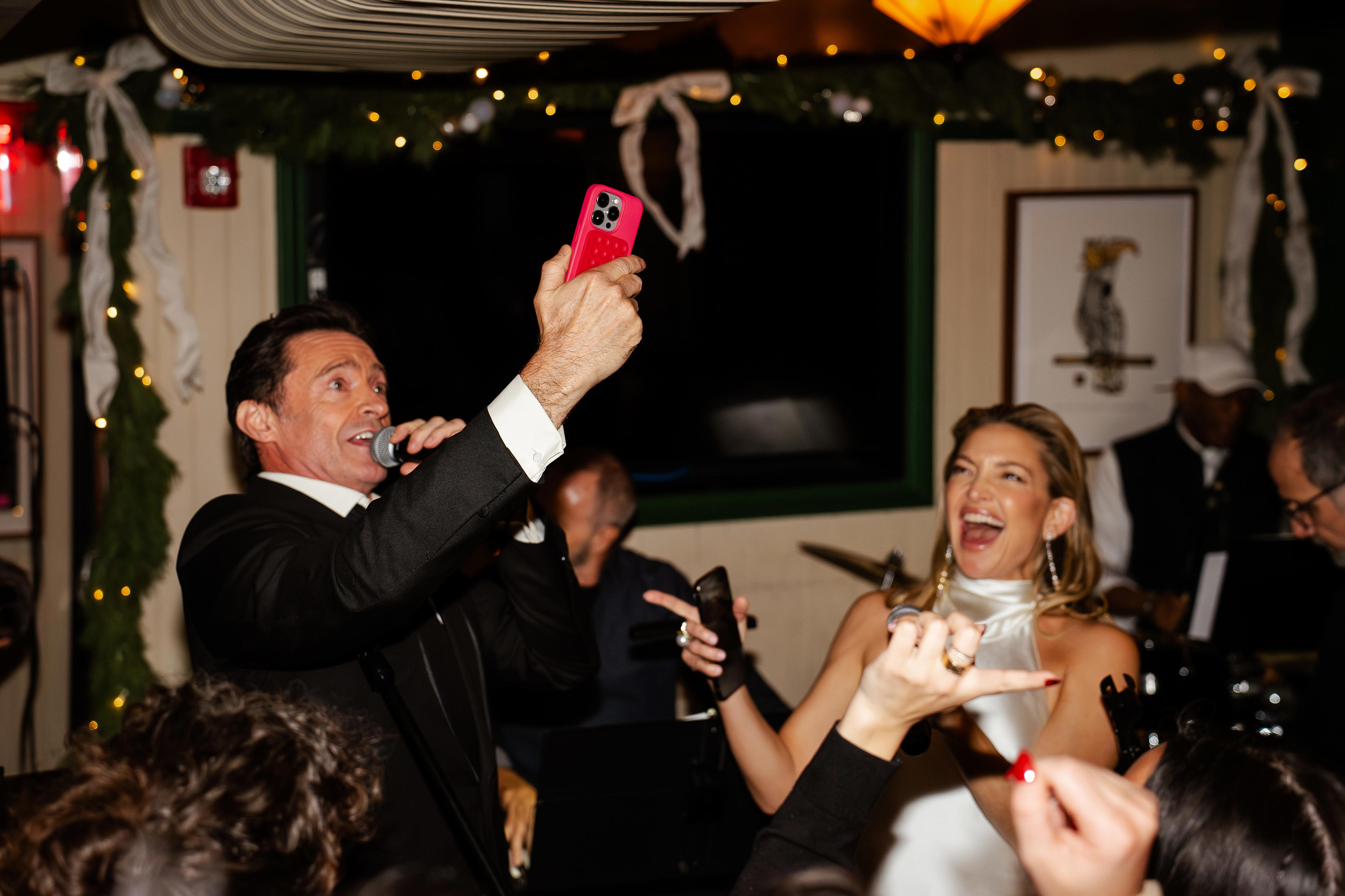 Hugh Jackman, Kate Hudson surprise fans with performance at an NYC bar