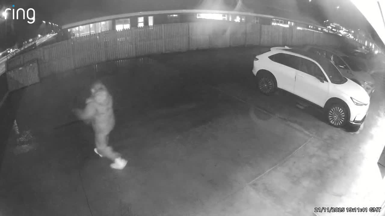 Couple slips and falls on icy ground in Keflavík, Iceland