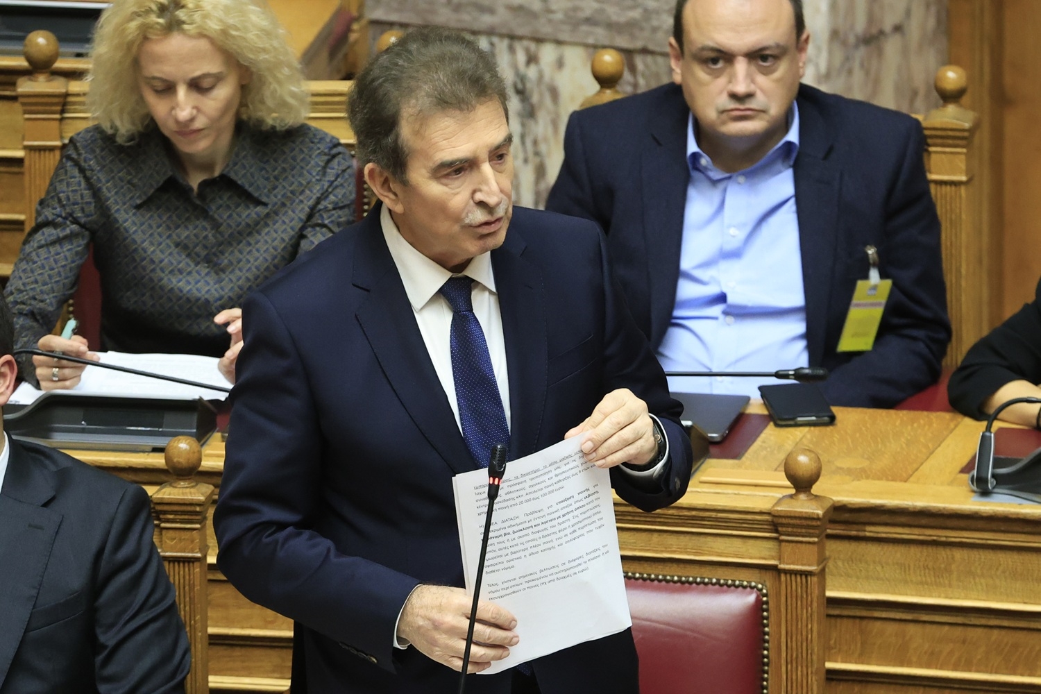 Αντιπαράθεση στη Βουλή για τα αγροτικά μπλόκα - Μ. Χρυσοχοϊδης: "Δεν ...