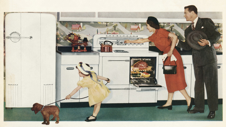 15 Vintage Kitchen Items We Hardly See Anyone Using Today