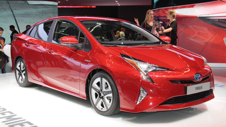 Hybrid Vs. Plug-In Hybrid: The Main Differences Between The Two Types