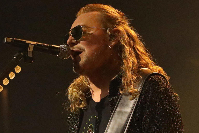 Mexican rock legends Maná return to Fresno's Save Mart Center for ...