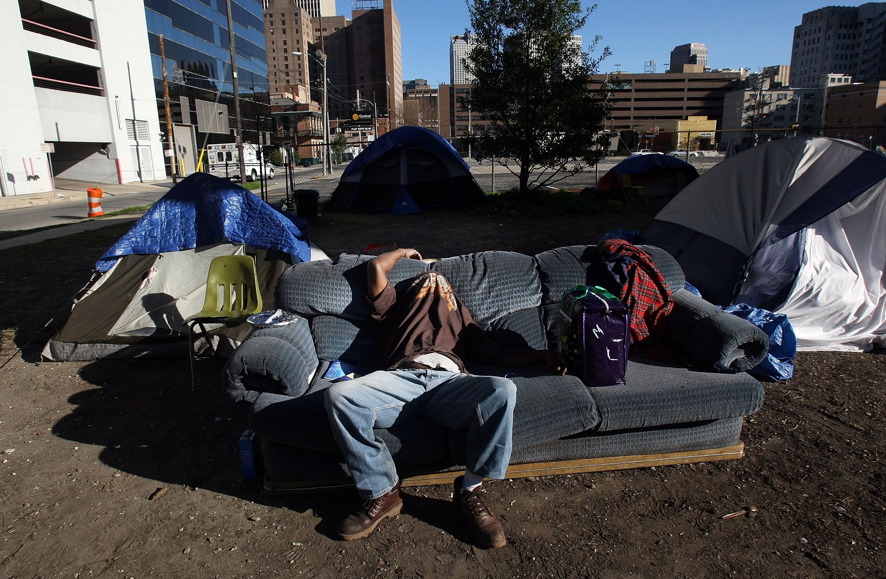 Viral videos show man giving out machetes to homeless in Louisiana