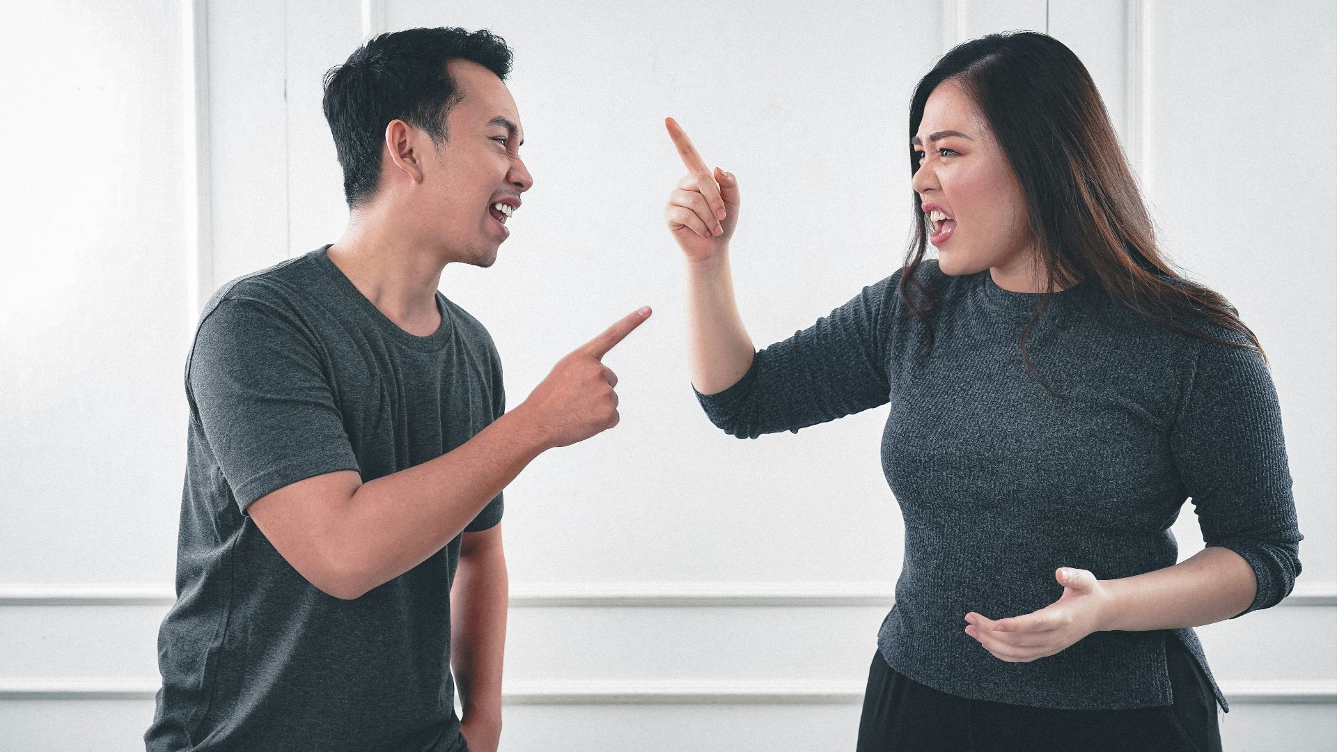 10 Signs You're in a Toxic Relationship & 10 You're in a Healthy One