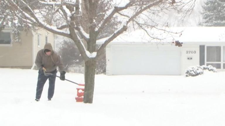 Snow Chaos Triggers Mass School Shutdowns – Hundreds of Districts Force ...