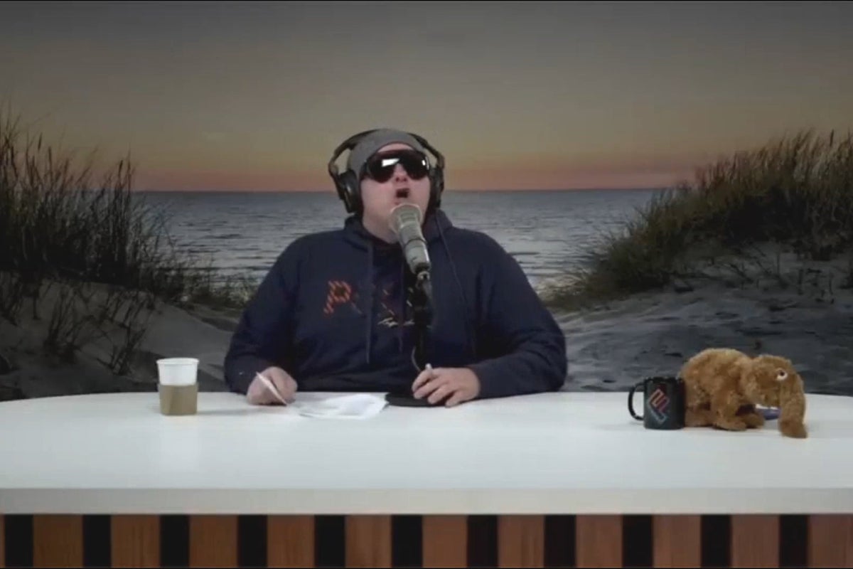 Right-wing podcast bro slams Sean Duffy air travel dress code