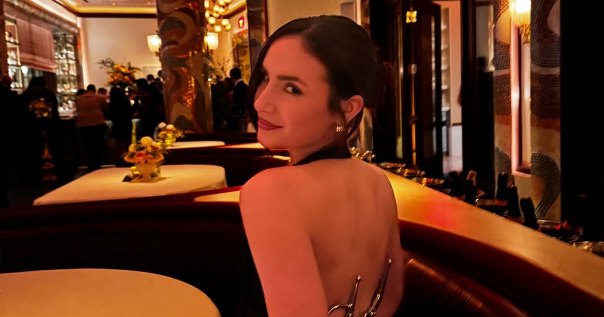 Ashtin Earle Makes Fans Go Speechless in Backless Dress