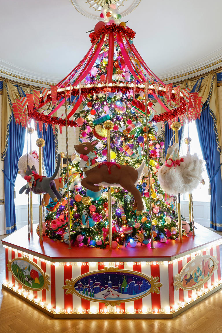 Here's A Comparison Of The 2024 And 2025 White House Decorations ...
