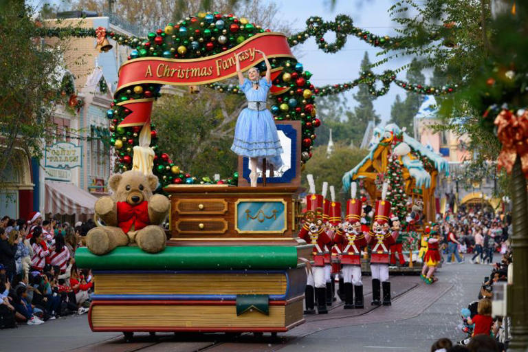 Disneyland Calendar For 2026 Released Including Halloween, Christmas ...
