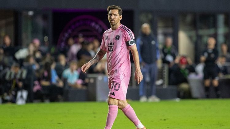 Thomas Muller believes Lionel Messi carries heavier load for Inter ...