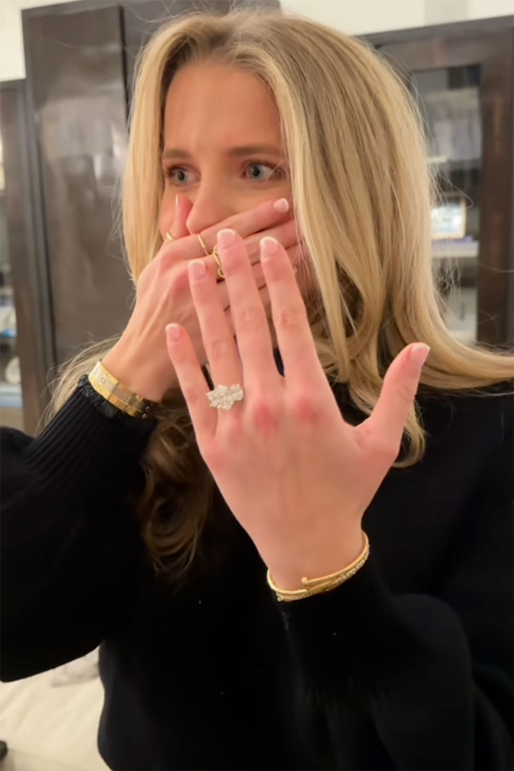 Ravens’ Mark Andrews gets engaged to longtime girlfriend in holiday scene