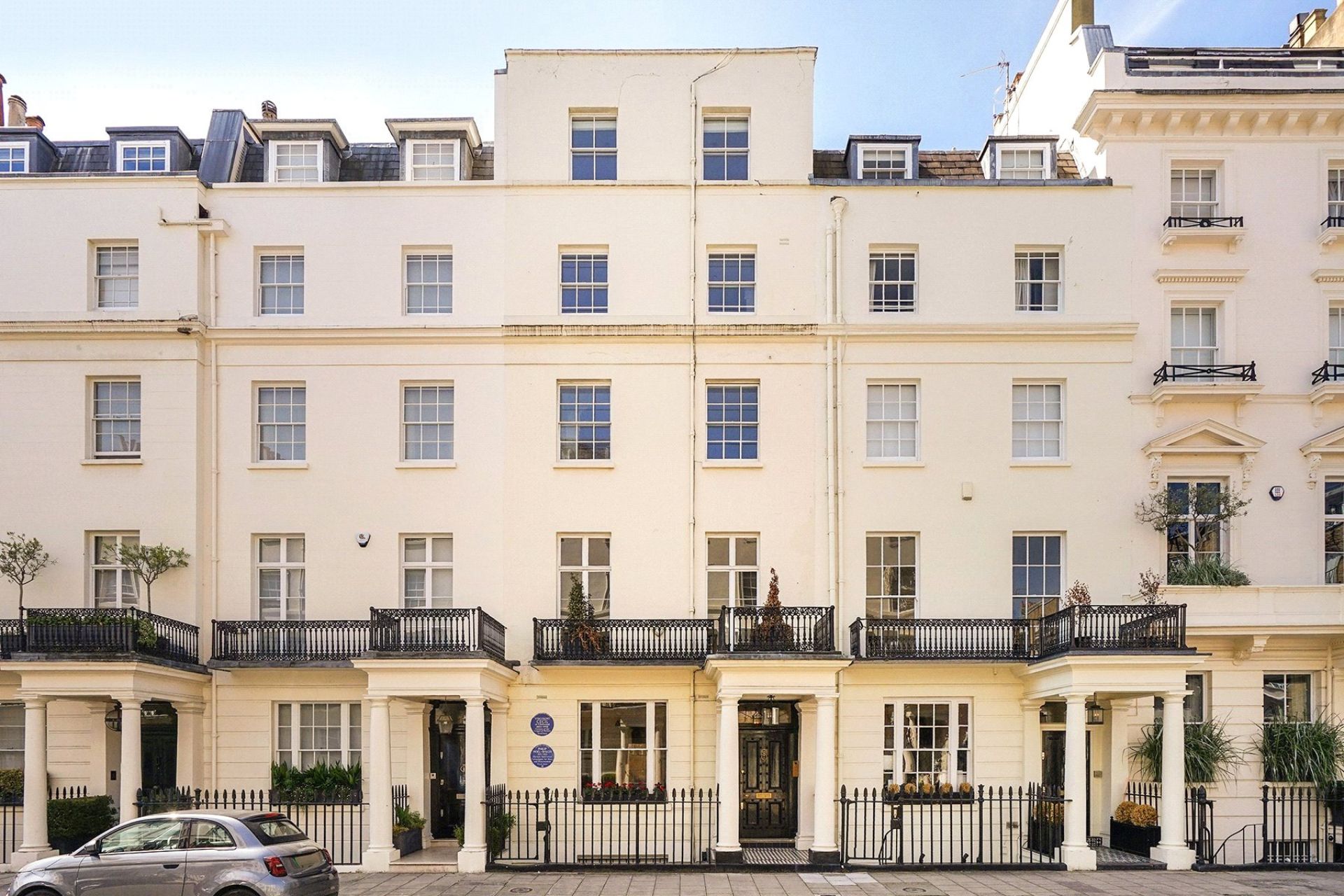 Inside the former home of 2 Nobel Peace Prize winners (with 2 blue ...