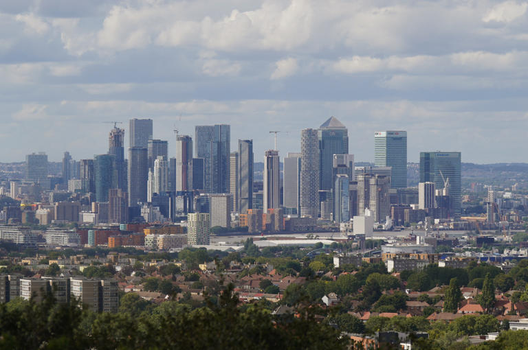 FTSE 100 ends flat as bank gains offset weak gold