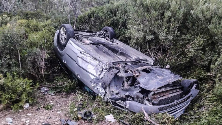 Uta, schianto fra tre auto sulla Sp2: tre feriti, veicoli distrutti