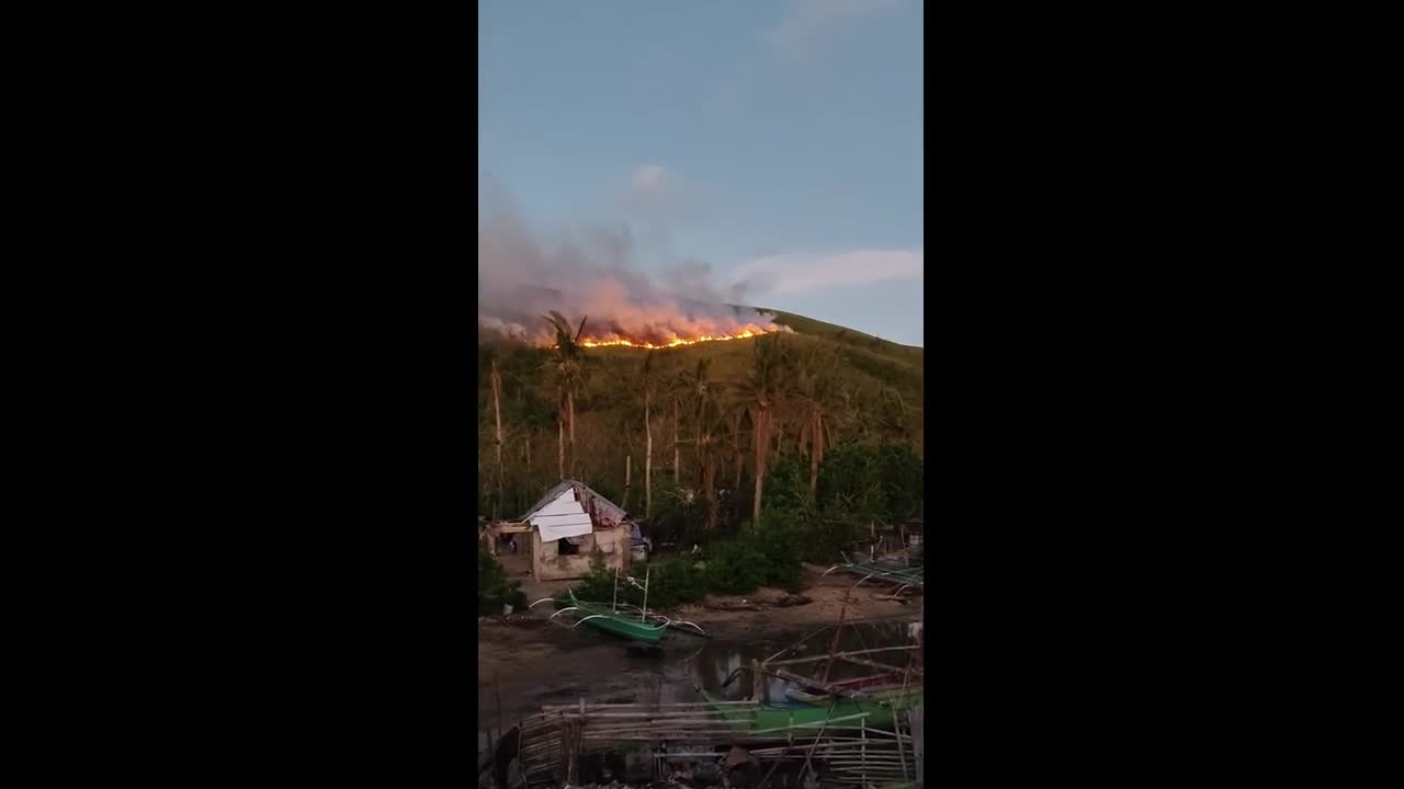 Rapidly spreading grass fire in Palumbanes Islands, Catanduanes ...