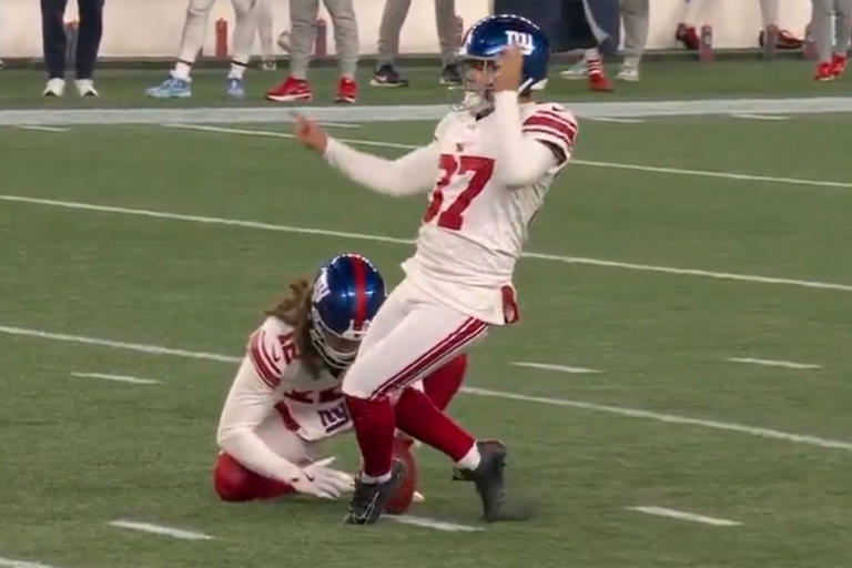 Giants Kicker Younghoe Koo’s Botched Field Goal Baffles Viewers ...