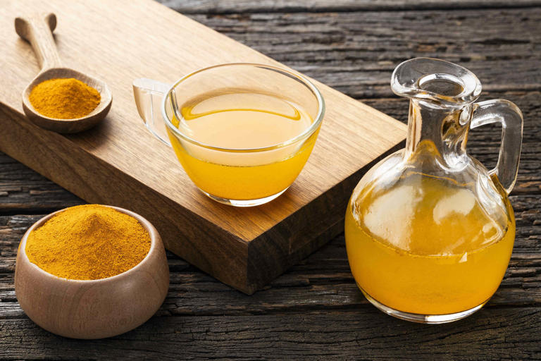 What happens when you take apple cider vinegar and turmeric together?