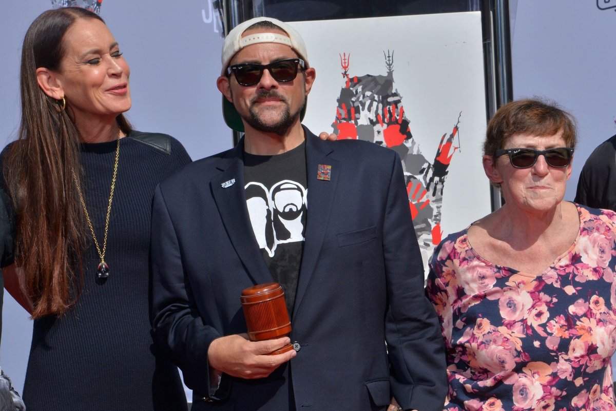 Filmmaker Kevin Smith mourns the death of his mother Grace