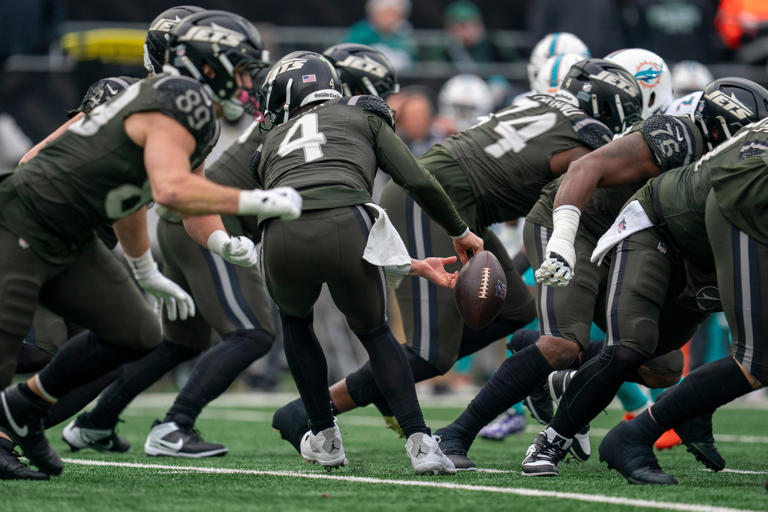 NFL quarterback ranking: Where does Jets' Brady Cook sit in Week 17?