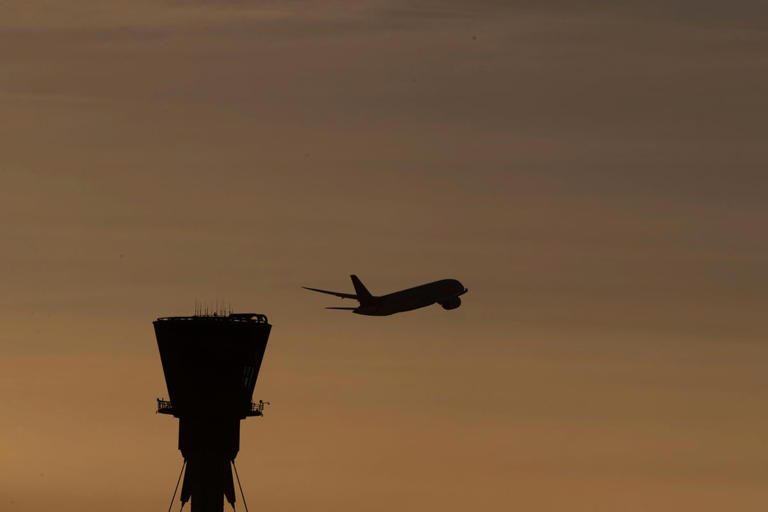 UK airports finally busier than pre-COVID peak, with 302m passengers