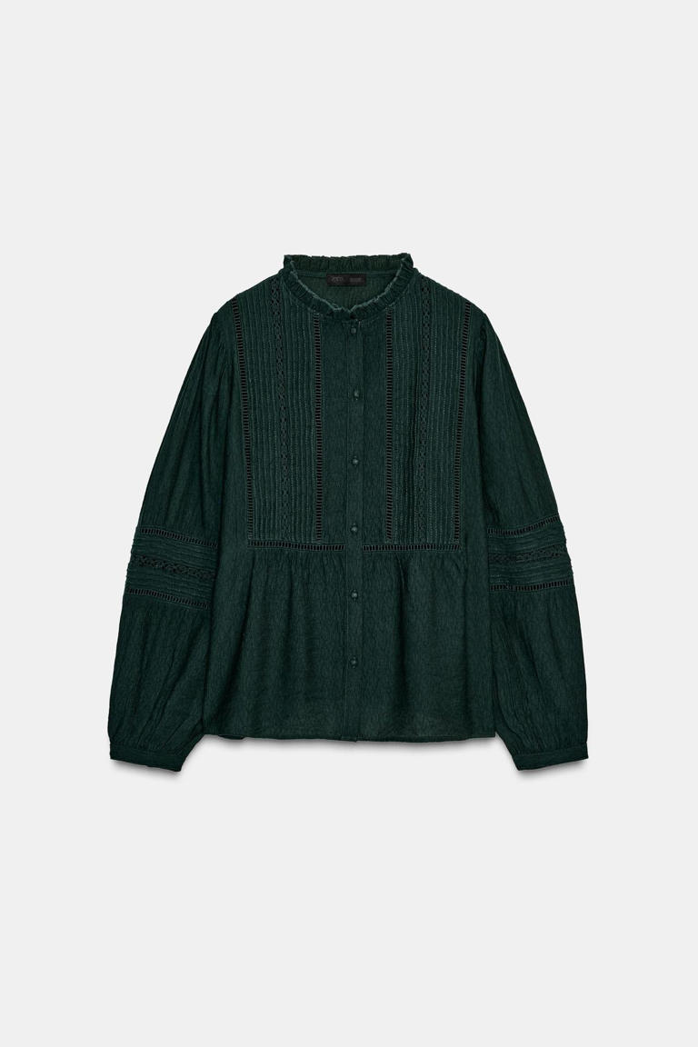 【ZARAのグリーン】が40・50代に似合う! 冬に着映える「きれい見えトップス」