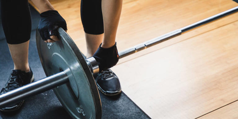 This viral barbell move works your glutes, balance and hip control ...