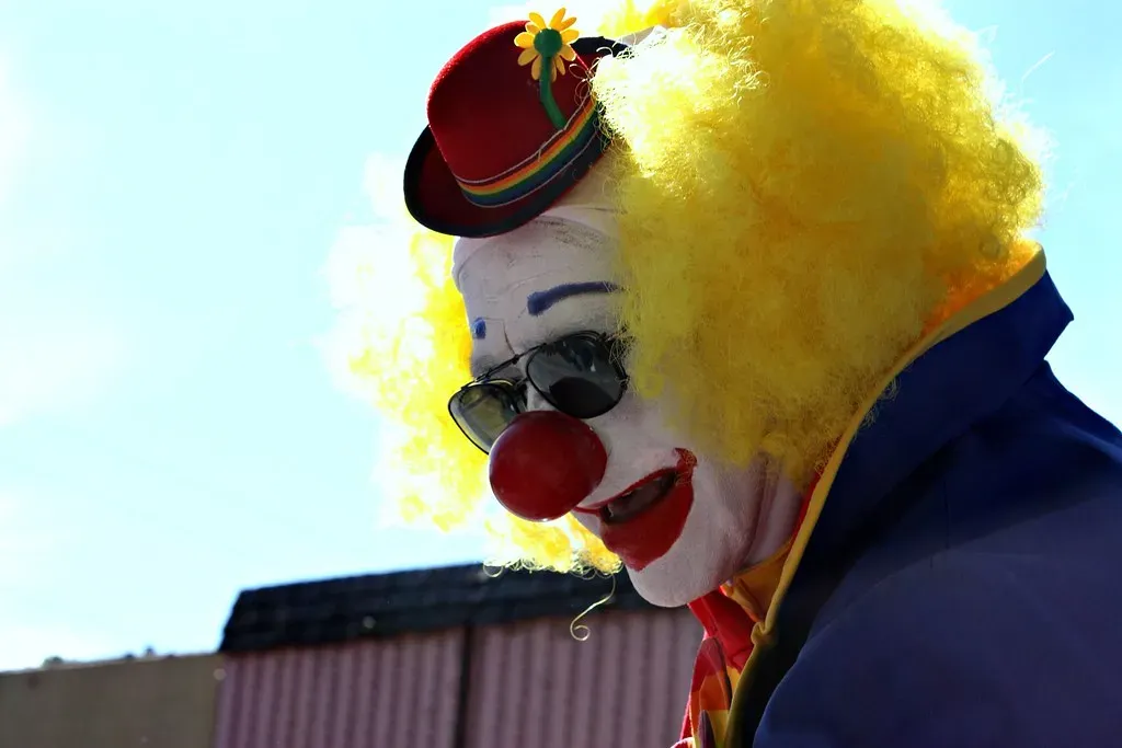 Why many people naturally fear clowns, explained through evolution