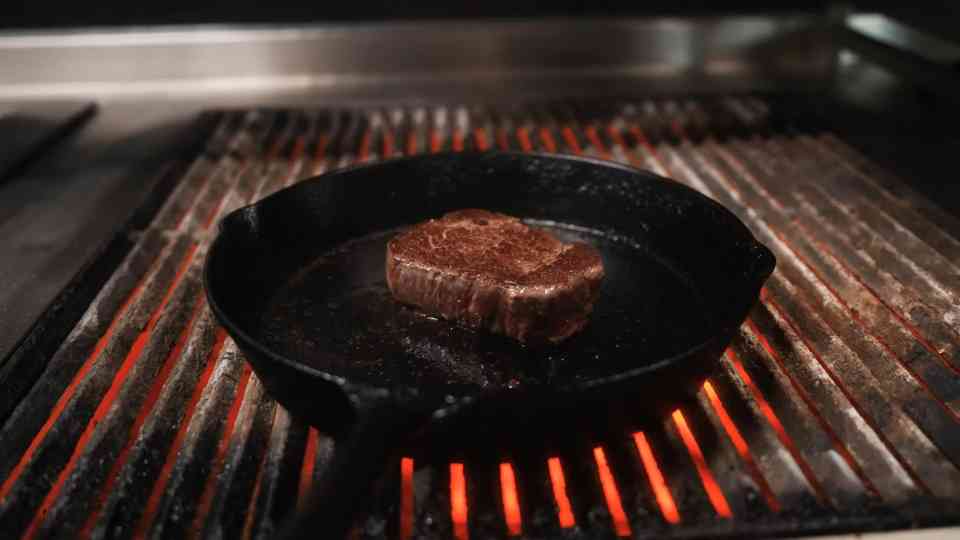 How chefs know a steak is cooked perfectly