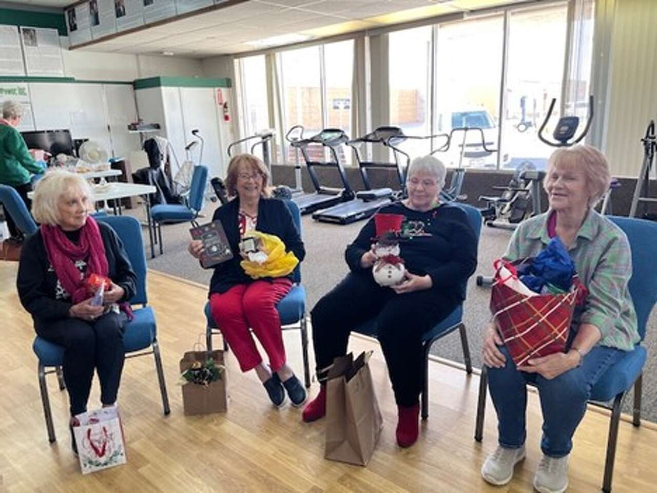 Muleshoe Art Association celebrates with Christmas party