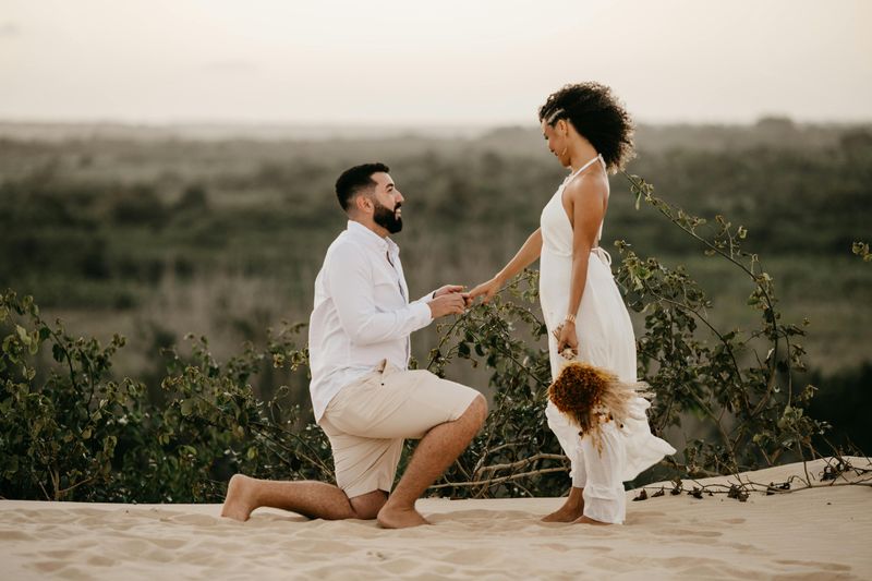 15 signs someone secretly doesn't want to be in a relationship