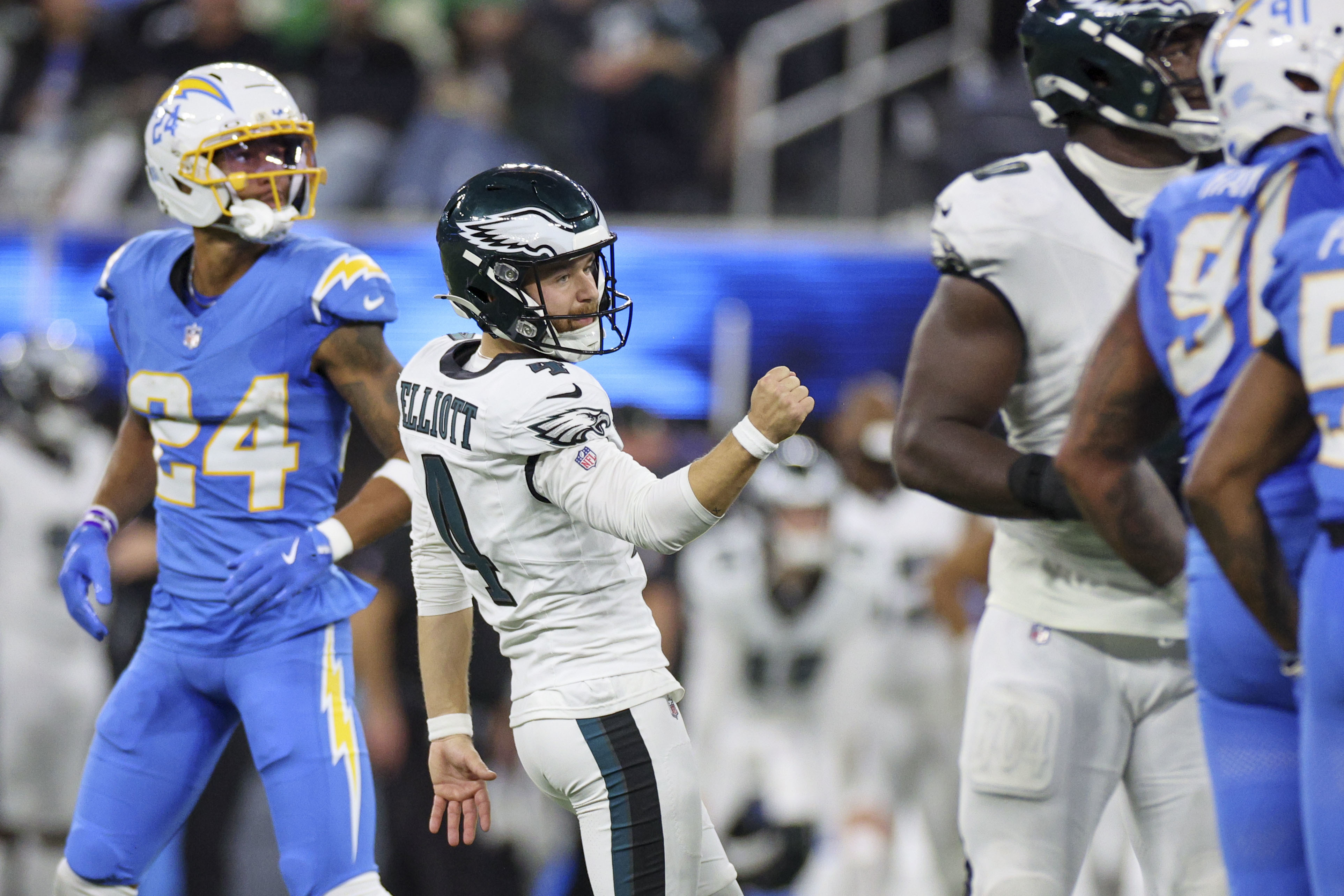 Eagles grades: Jalen Hurts turns it over five times in yet another poor ...