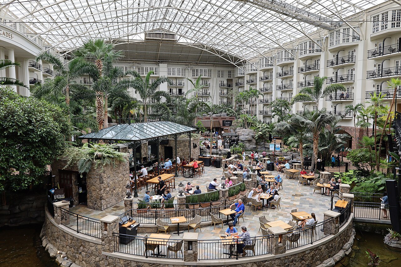 10 popular 80s family vacation spots that faded from America's travel maps