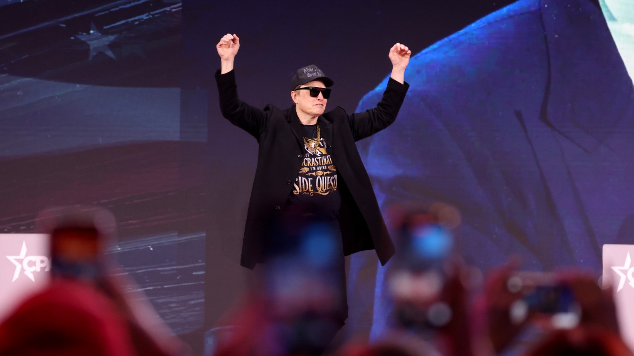 Here's how much Elon Musk makes in a day