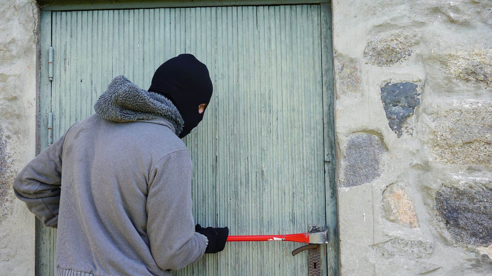 10 things that attract thieves to your home