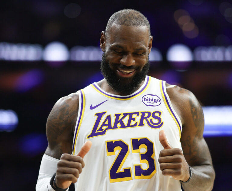 LeBron James reacts to former Lakers teammate’s college graduation