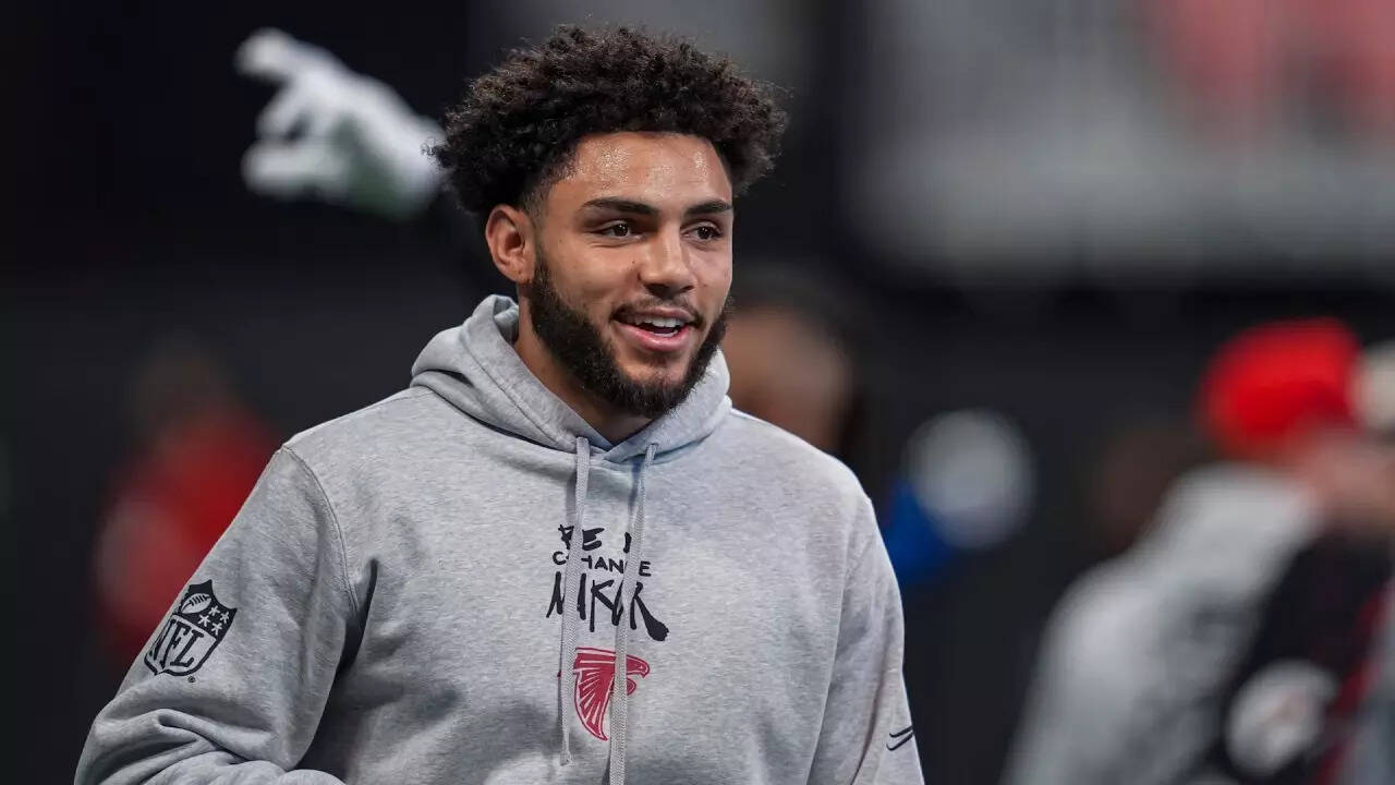 ‘Day-to-day’ or done for 2025? Where Drake London stands before Week 15 ...