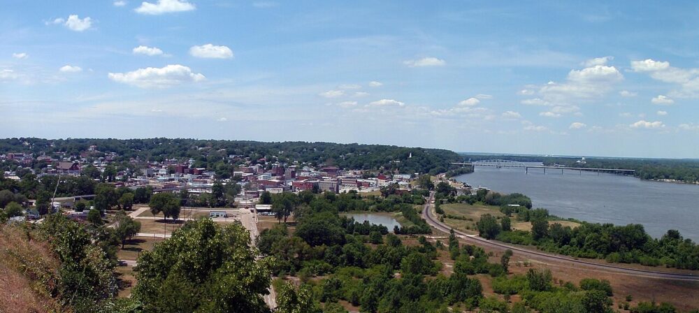 17 Missouri getaways that mix caves, bluffs, and river town beauty